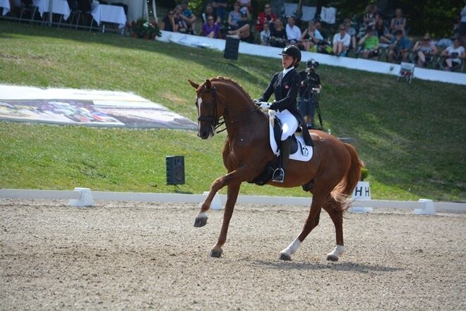 Victoria Vallentin rykker til Fisker Dressage - Nyheder - Heste-Nettet.dk