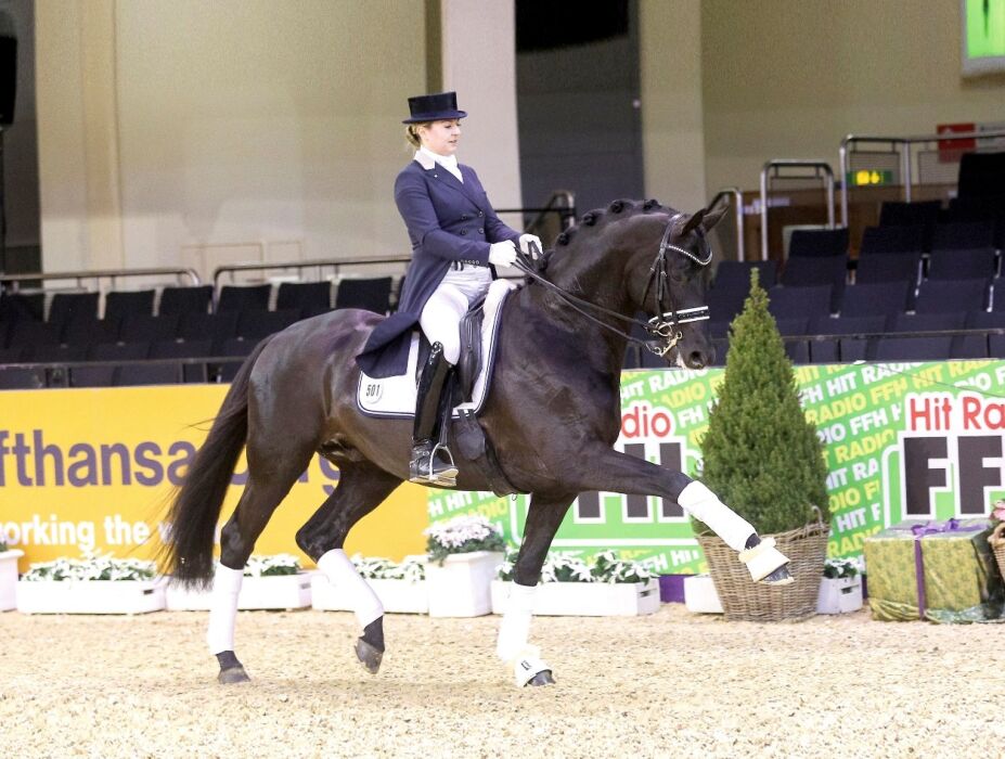 Simone Pearce rider Millennium for Spreche - Nyheder - Heste-Nettet.dk